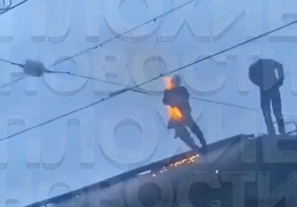 Worker touches high voltage wire and suffers deadly electrical shock ...